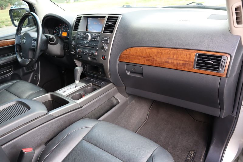 2009 Nissan Armada Photos