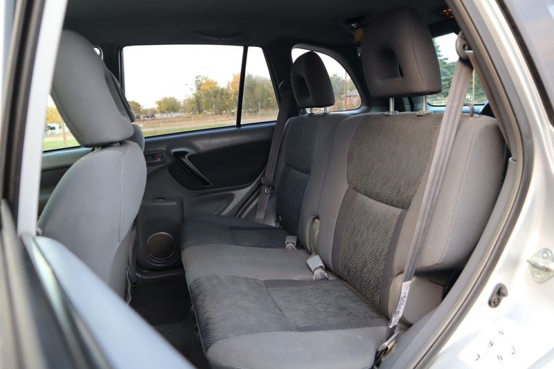 2002 Toyota RAV4 Photos