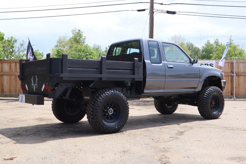 1989 Toyota Hilux Photos