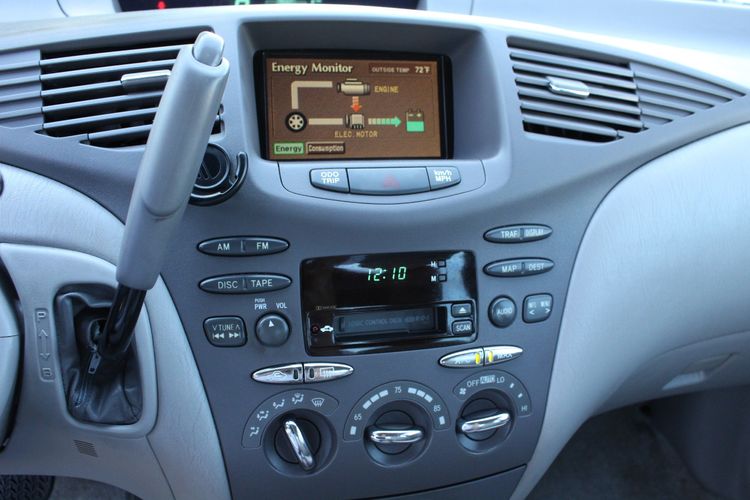 2001 Toyota Prius | Victory Motors of Colorado