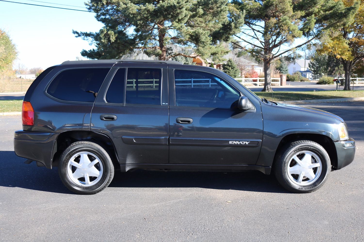 2003 GMC Envoy SLE | Victory Motors of Colorado