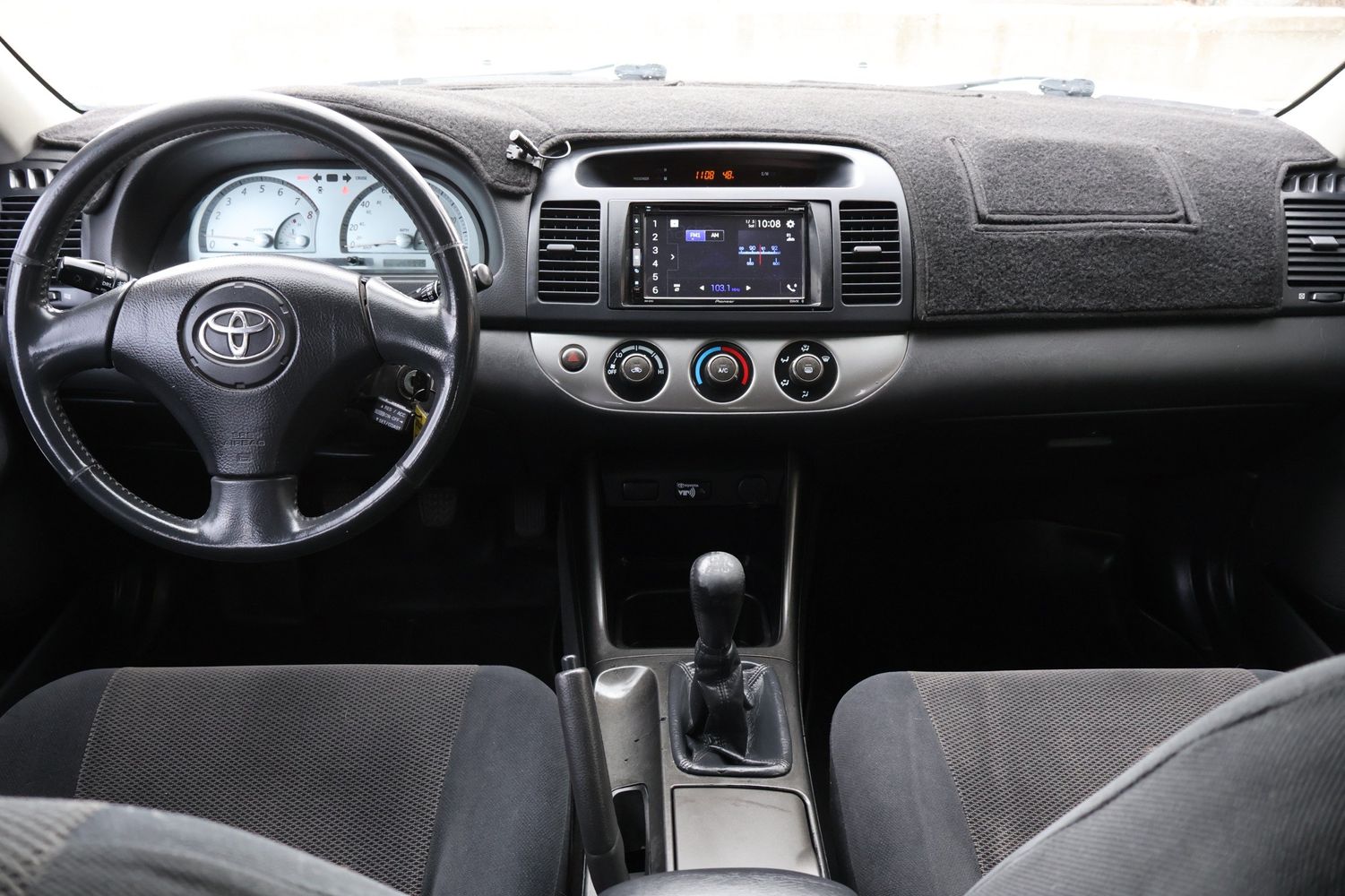 2002 Toyota Camry SE | Victory Motors of Colorado