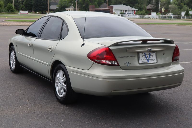 2005 Ford Taurus Photos