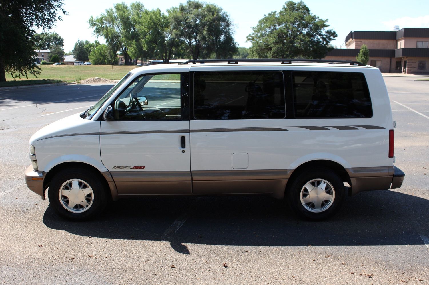2000 Chevrolet Astro AWD | Victory Motors of Colorado