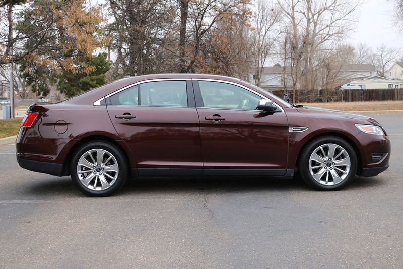 2010 Ford Taurus Photos