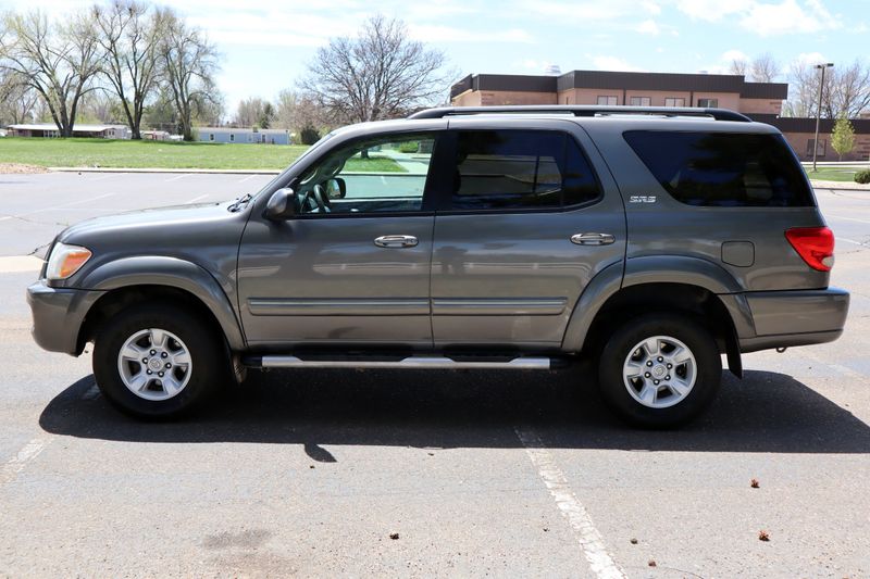 2005 Toyota Sequoia Photos
