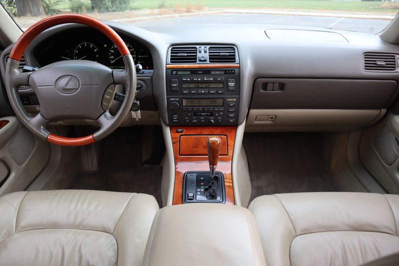 1998 Lexus LS 400 Photos