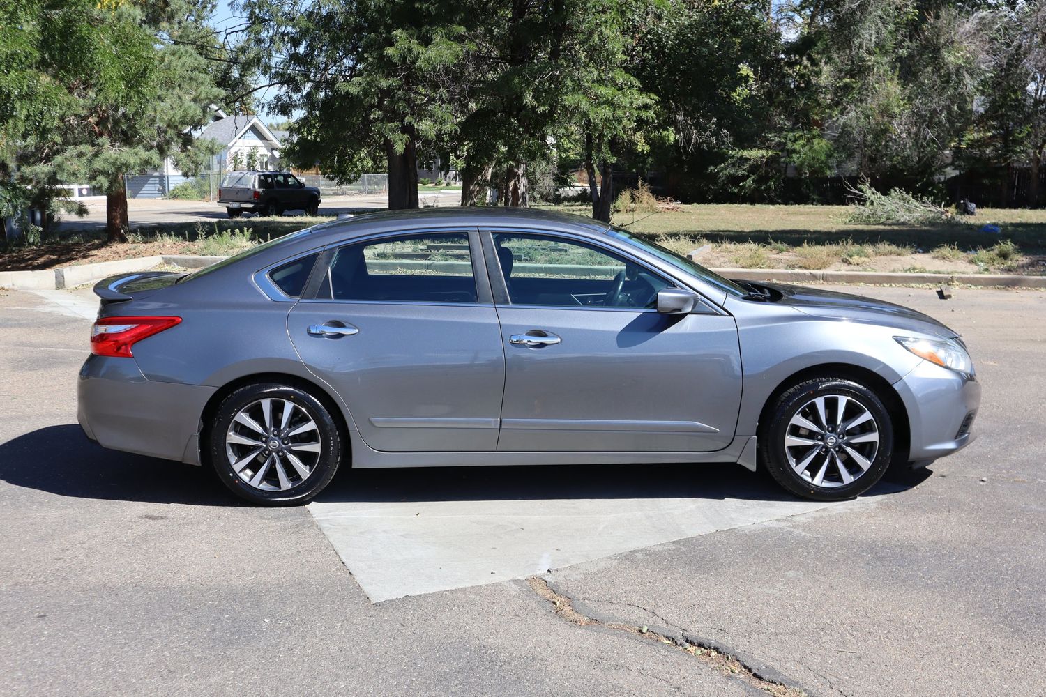 2016 Nissan Altima 2.5 SV | Victory Motors of Colorado