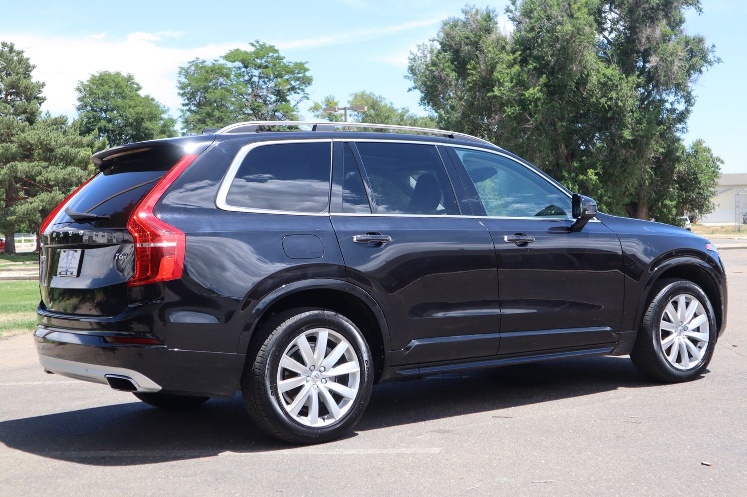 2016 Volvo XC90 T6 Momentum | Victory Motors of Colorado