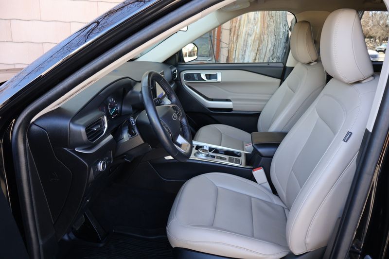 2022 Ford Explorer Photos