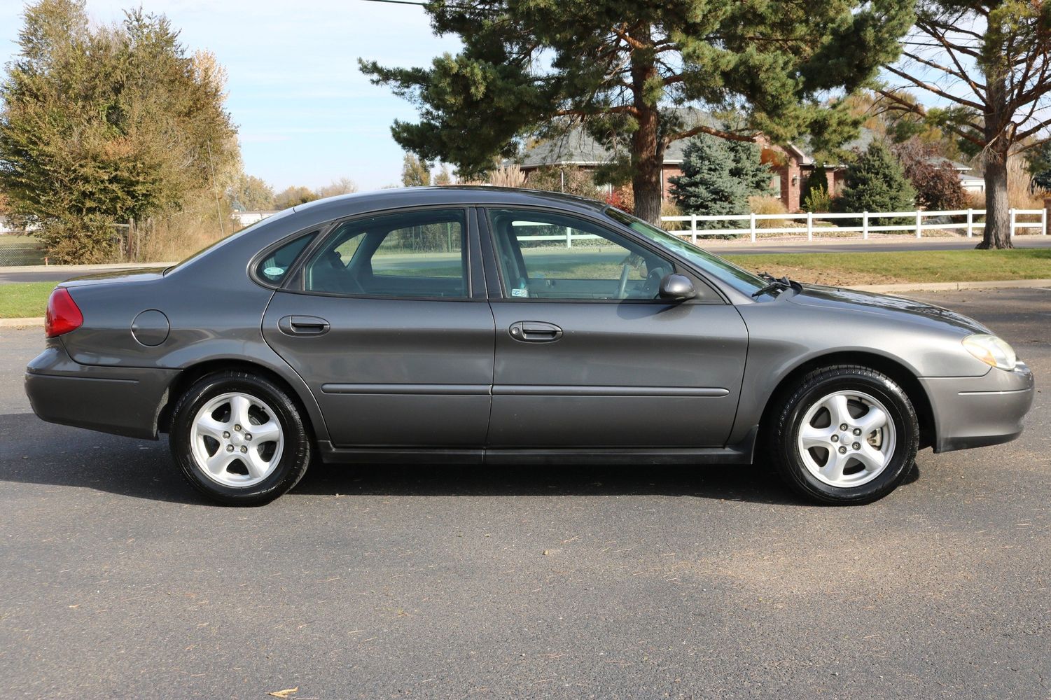 2002 Ford Taurus SE | Victory Motors of Colorado