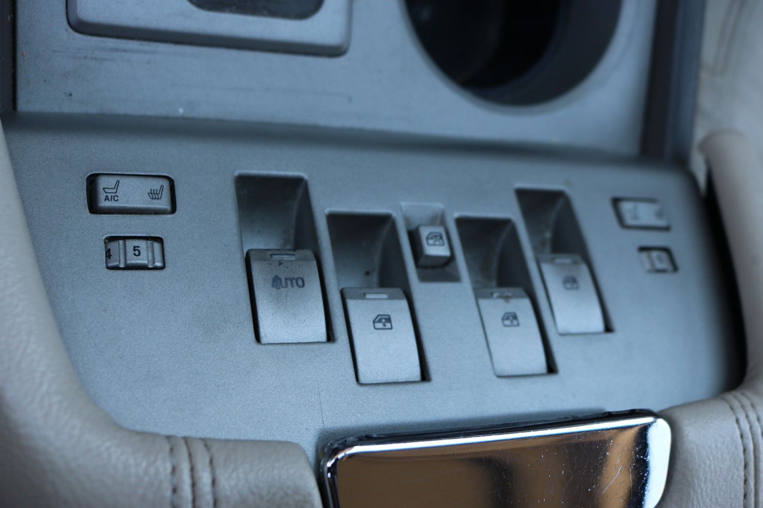 2004 Lincoln Navigator Luxury | Victory Motors of Colorado