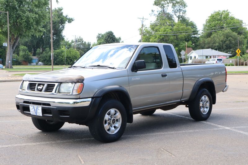 2000 Nissan Frontier Photos