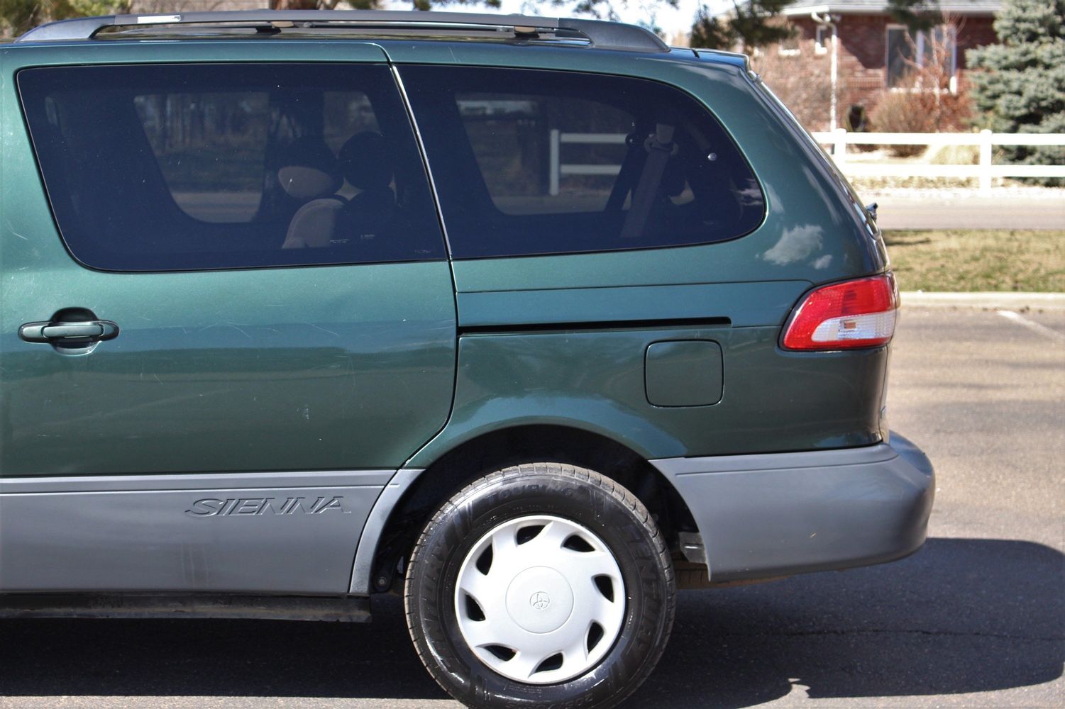 2003 Toyota Sienna LE | Victory Motors of Colorado