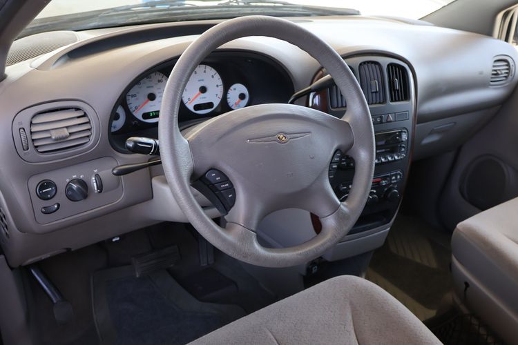 2001 Chrysler Town and Country LX | Victory Motors of Colorado