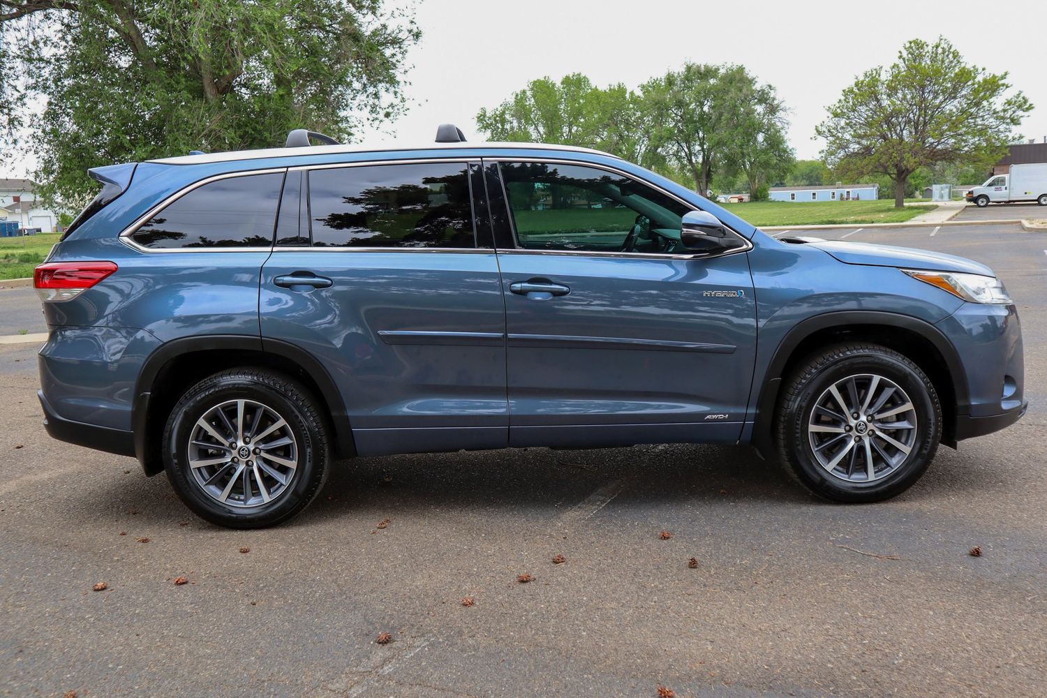 2017 Toyota Highlander Hybrid XLE | Victory Motors of Colorado