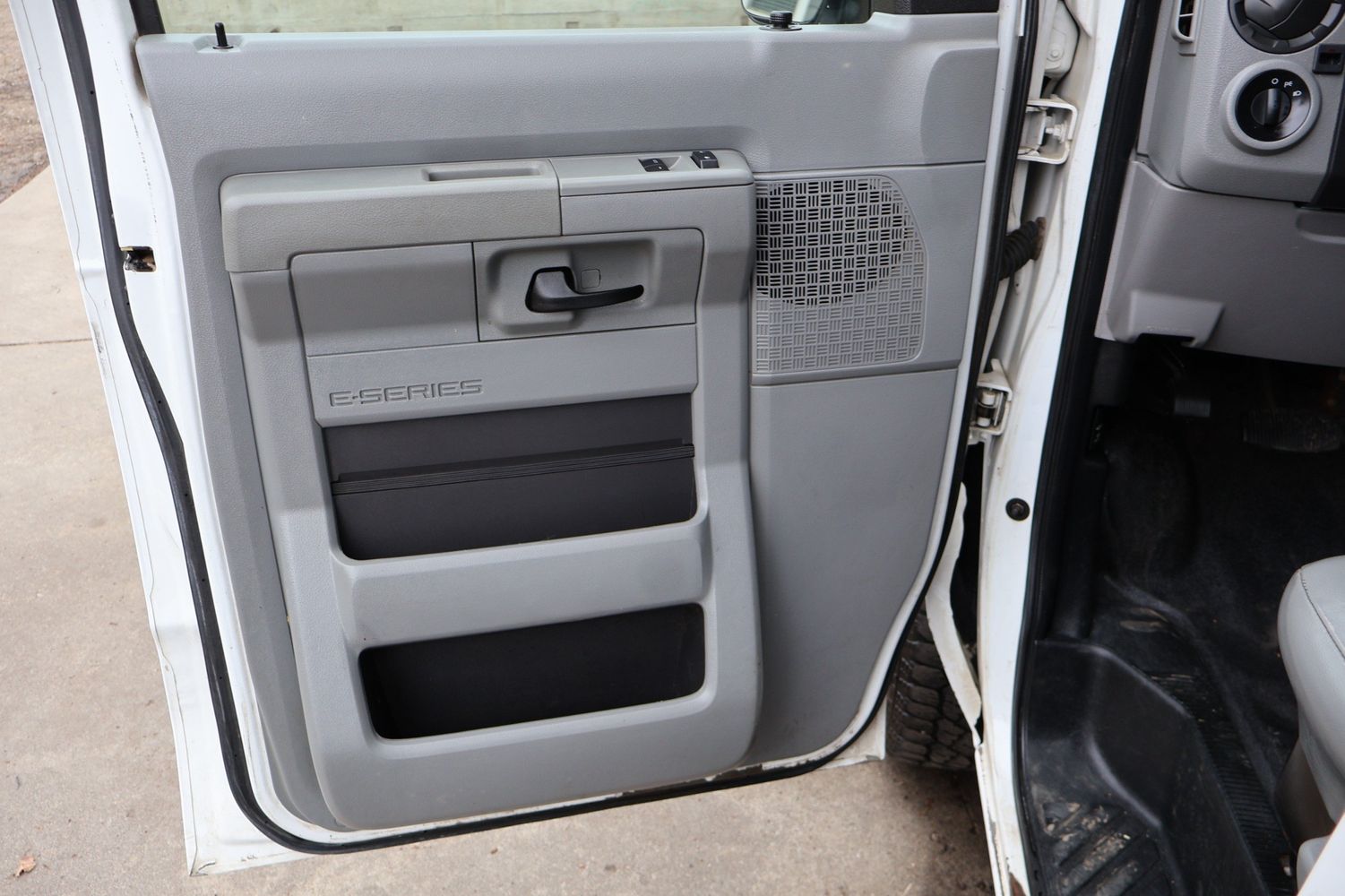 2012 Ford E-Series Wagon E-350 SD XLT | Victory Motors of Colorado