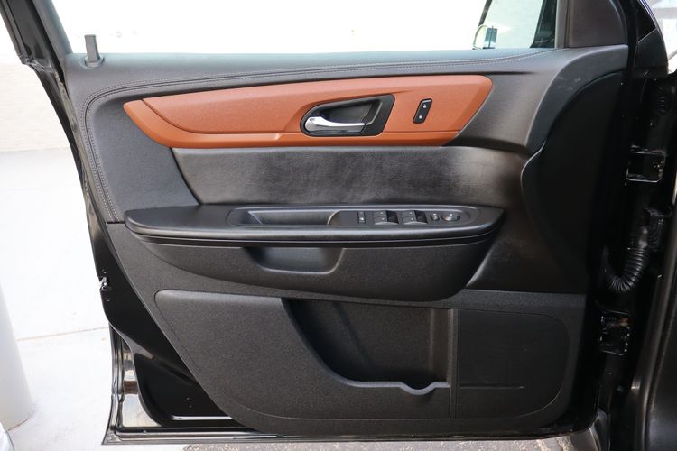 2017 Chevrolet Traverse LT | Victory Motors of Colorado