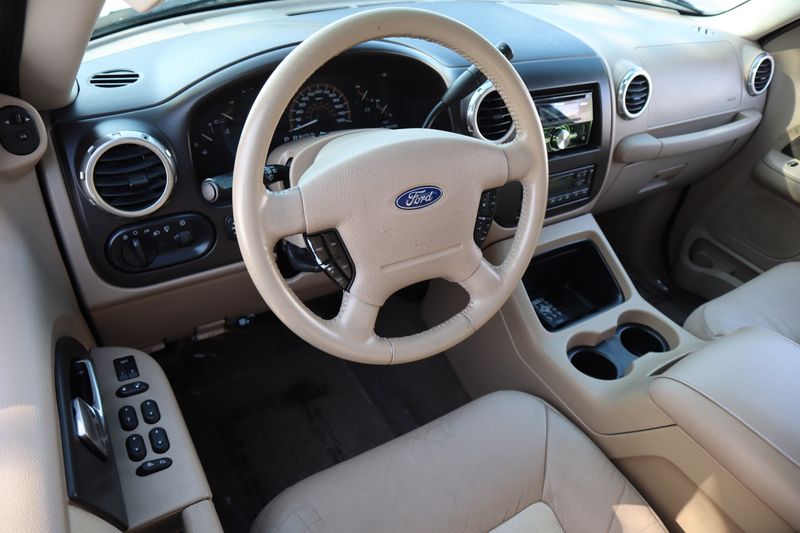 2003 Ford Expedition Photos