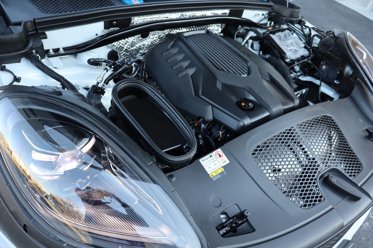 2022 Porsche Macan (DISABLED!!) Base | Victory Motors of Colorado