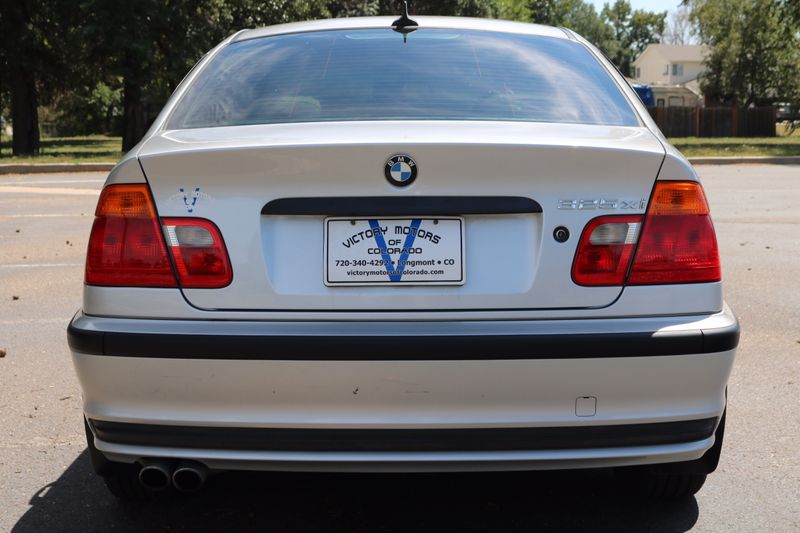 2001 BMW 325i Photos