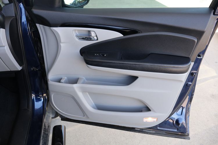 2016 Honda Pilot Touring | Victory Motors of Colorado
