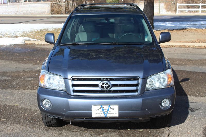 2004 Toyota Highlander Photos