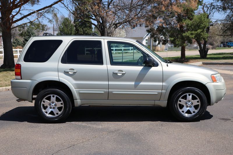 2004 Ford Escape Photos