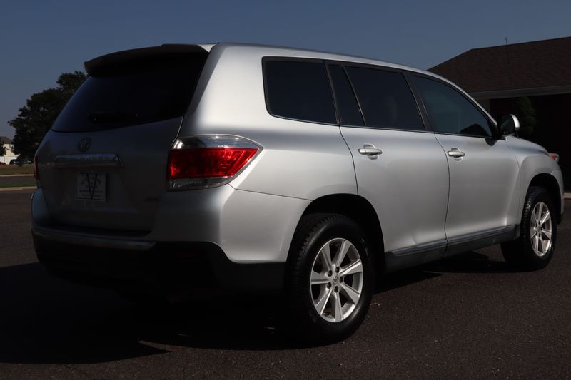 2011 Toyota Highlander Photos