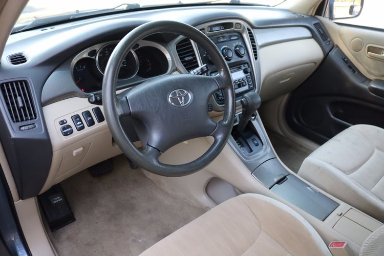 2003 Toyota Highlander AWD | Victory Motors of Colorado