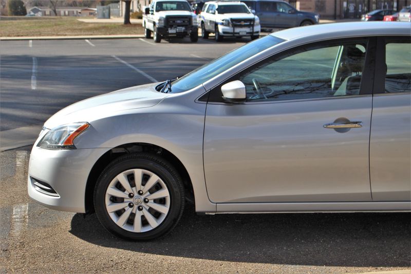 2015 Nissan Sentra Photos