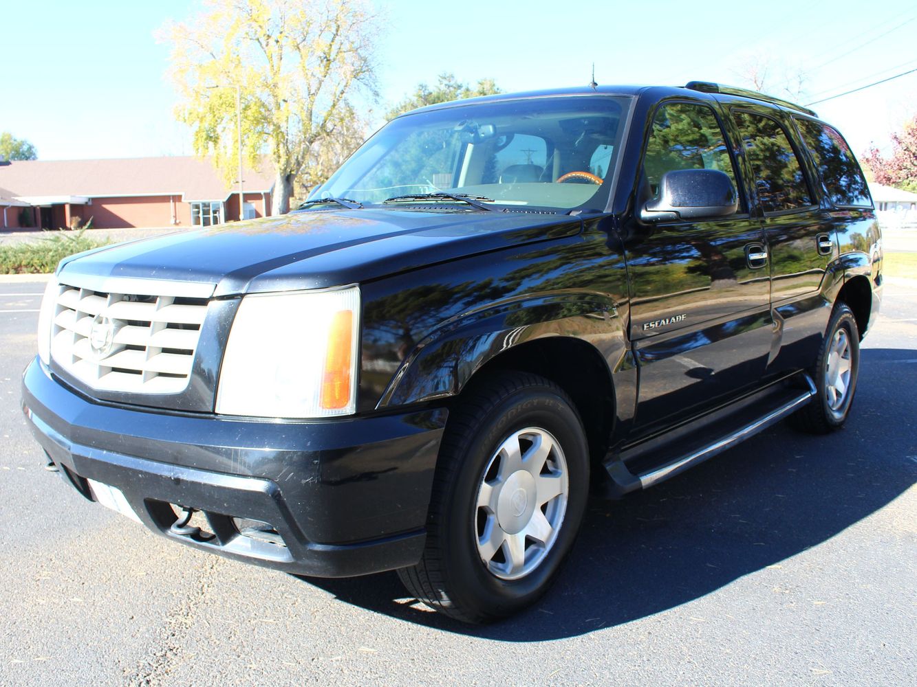 2002 Cadillac Escalade AWD | Victory Motors of Colorado