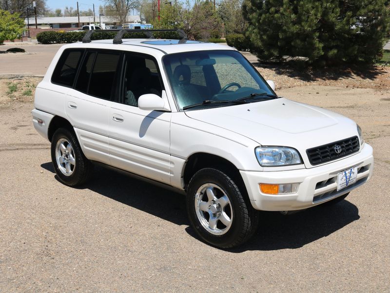 2000 Toyota RAV4 Photos