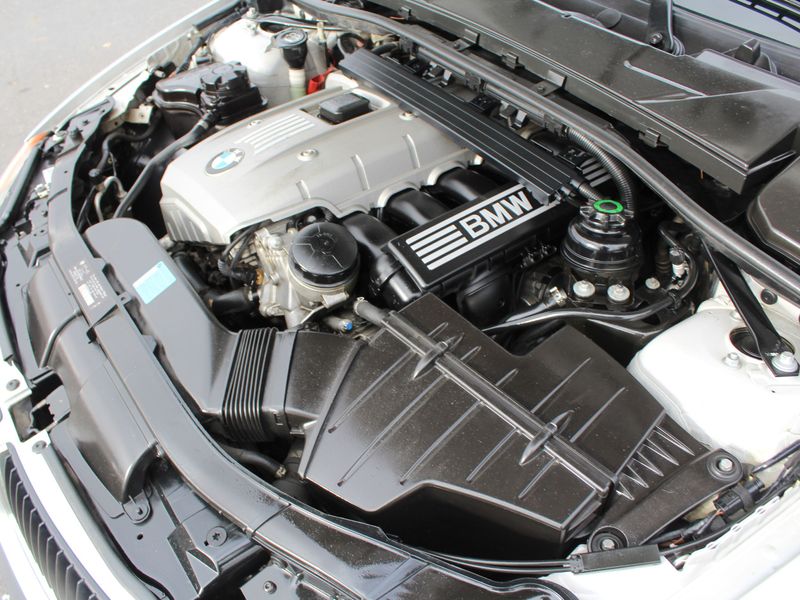 2006 BMW 325xi Photos