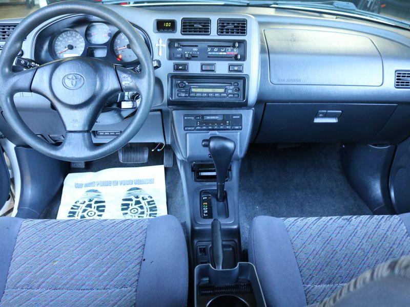 2000 Toyota RAV4 Photos